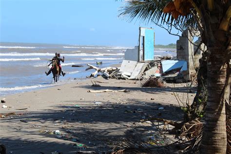 Travesía Y Bajamar Dos Comunidades Garífunas Ahogadas Por El Mar Y La
