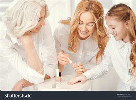 7 Preteen Nude 图片、库存照片和矢量图 Shutterstock