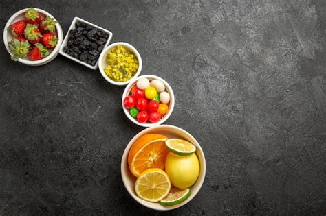 Vista superior de longe frutas cítricas diferentes doces frutas
