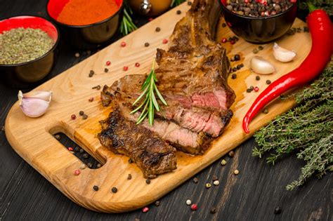 Irisan Steak Daging Sapi Panggang Dengan Rempahrempah Rempahrempah Dan