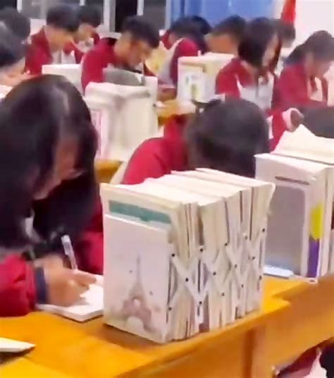 روش گیر انداختن تقلب کردن در امتحان با گوشی