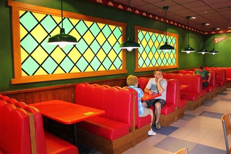 Krusty Burger Moes Tavern Open At Universal Orlando Where Simpsons