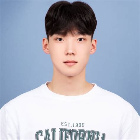 용범 Yong Beom Threads Say More