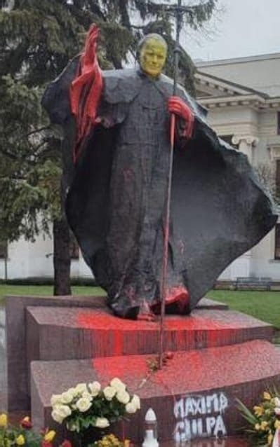 Profanato Monumento Di Papa Wojtyla In Polonia Radio Norba