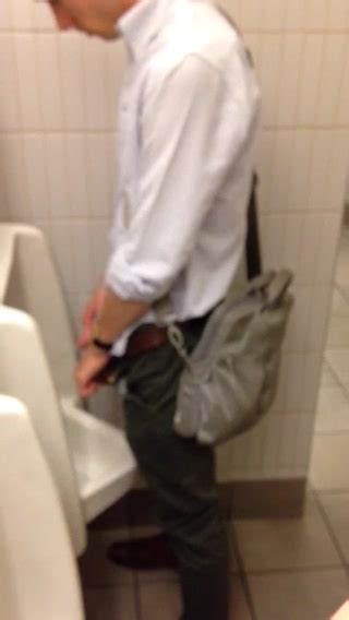 HOT GUYS PISSING AT URIAL 67 - ThisVid.com