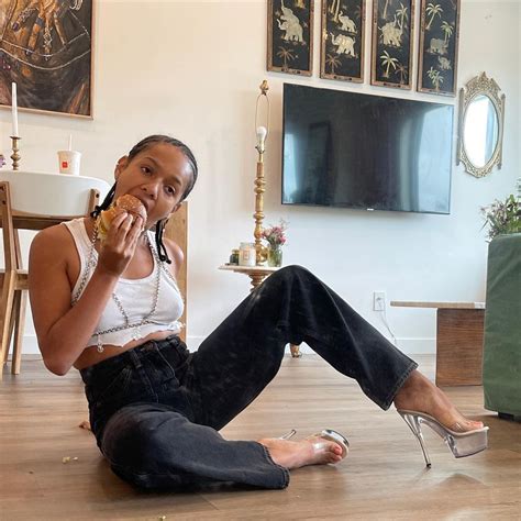 Djouliet Amaras Feet