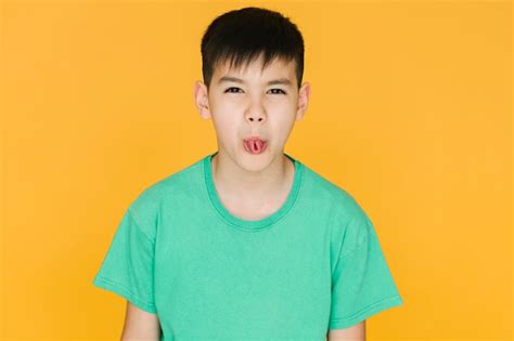 어린이 표정 사진 무료 고품질 사진 다운로드 Freepik