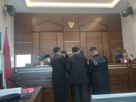 Agung Kristiono Tim Ahli Puslabfor Polri Dalam Pemeriksaan Identik