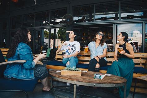 Non Americans Share Annoying Things Most American Tourists Do But Shouldnt When Visiting