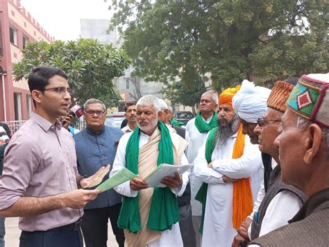 मुआवजे की घोषणा के एक साल बाद भी नहीं मिला मुआवजा नजफगढ़ Sdm को सौंपा