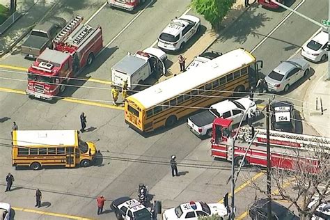 Tiroteio Deixa Mortos E Feridos Em San Bernardino Na Califórnia Eua