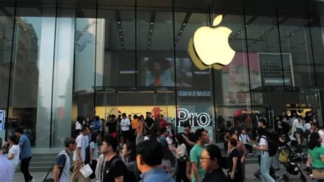 Tech Bytes Apple To Ask News Publishers For Help With Training AI