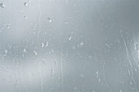 창 밖에 비가가 날씨입니다 배경 흐리게에 유리에 물 드랍 스 낭만적인 지저분해 주제입니다 디자인에 대 한 재고 사진 0명에 대한