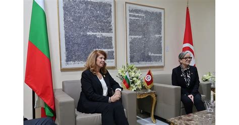 Вицепрезидентът Илияна Йотова разговаря с премиера на Тунис Неджля Буден