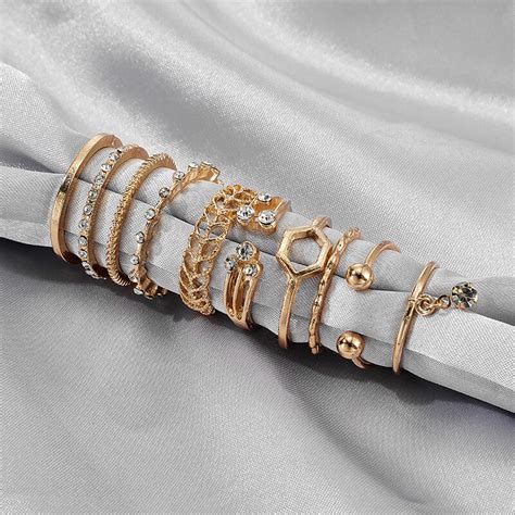 ชุดแหวนทรงเรขาคณิตแฟชั่นสำหรับผู้หญิงชุดของขวัญเครื่องประดับแหวนเพชรจุดดอกไม้ขนาดเล็กหรูหรา