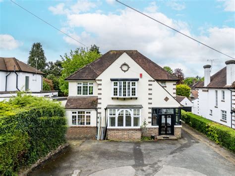 6 Bed Detached House For Sale In Woodcote Grove Road Coulsdon Cr5 Zoopla