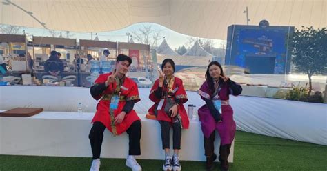 신라복 입은 자원봉사자 한국·경북·경주 위상 높인다