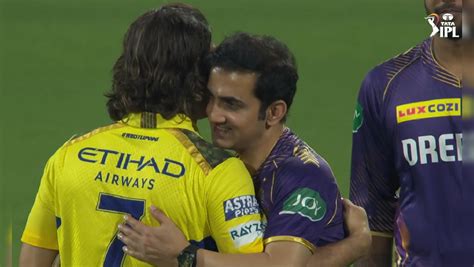 Gautam Gambhir Hugs Ms Dhoni After Csk Beat Kkr By 7 Wickets In Ipl