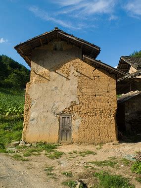 斜面屋顶红土房高清图片下载 红动中国