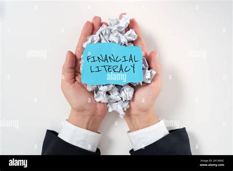 Affichage conceptuel LiteracyUnderstand financier et bien informé sur le fonctionnement de l