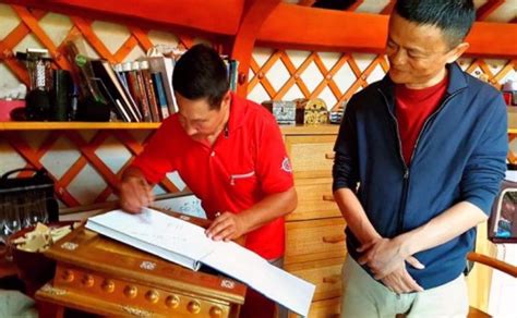 Хятадын тэрбумтан Жэк Мад Ерөнхий сайд асан Н Алтанхуяг номоо дурсгалаа