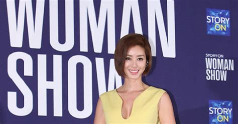 김성령 파격노출 드레스 여신 미모 입이 쩍