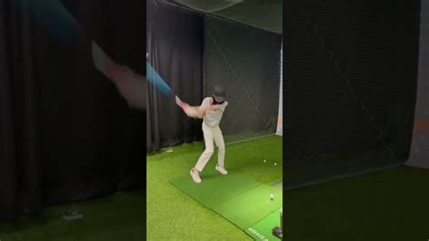 ドライバー強化中💪🏻 ゴルフ ゴルフ女子 ゴルフスイング ドライバー ドライバーショット ゴルフ練習 Golf