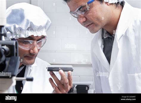 Scanning Electron Microscope Lab Hi Res Stock Photography And Images Alamy