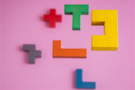 분홍색 배경 3d에 다른 다채로운 모양 나무 블록 창의적이고 논리적사고의 개념 블록에 대한 스톡 사진 및 기타 이미지 블록 0명 가리기 Istock