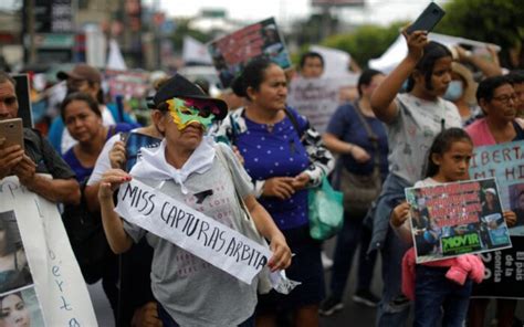 Protestan Contra Detenciones En El Salvador En Medio De Miss Universo