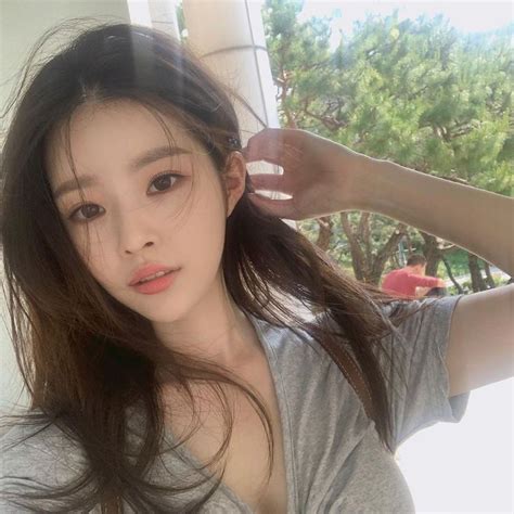 좋아요 4 335개 댓글 29개 Instagram의 유혜원 Yu Hyewon 님 요즘 업뎃이 잦은건 날씨탓 😛