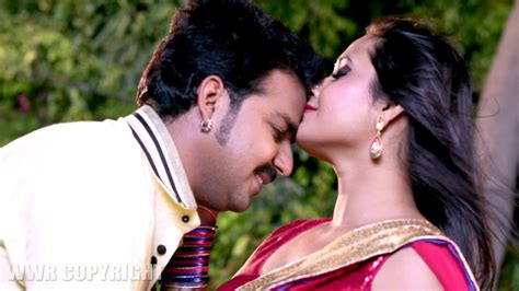 Pawan Singh And Kajal Raghwani Romantic Moment Youtube