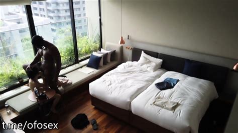 现实版美女与野兽，广西绿帽男首次给娇小媚黑淫妻找巨型粗壮黑人玩肏，大肉棒一步到胃爽翻天 Eporner