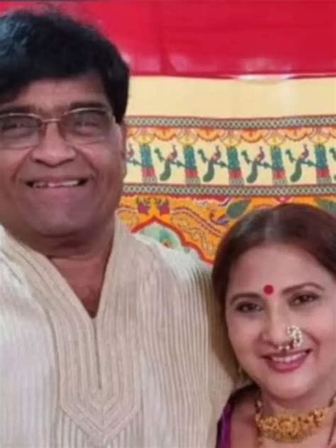 ना साडी ना गुलाब निवेदितांना अशोक यांनी दिलेलं हे पहिलं गिफ्ट