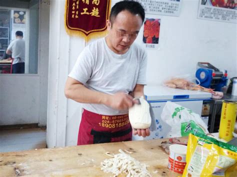 学员做刀削面 成都特色小吃培训 四川蜀味缘餐饮管理公司