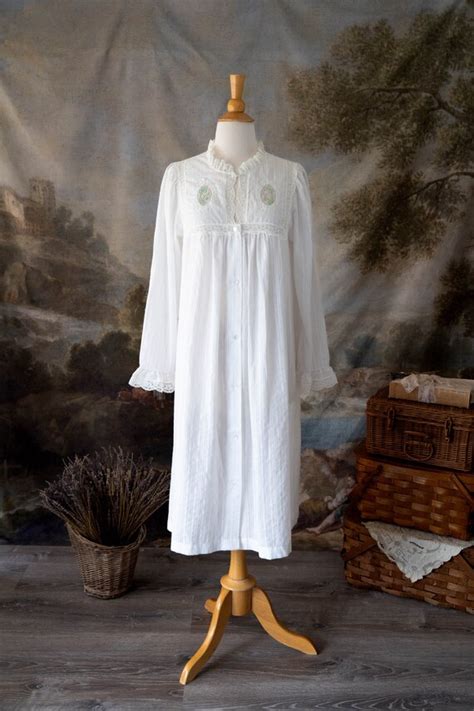 Vintage White Lace Nightgown With Floral Cameo Inserts Gem