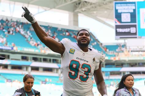 Calais Campbell Drops Hilarious Bombshell As Dolphins Pin Playoff Hopes