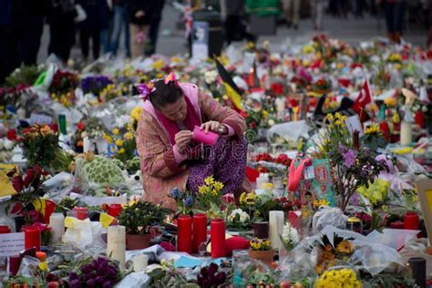 La Gente Recolectó Delante De La Bolsa De Acción De Bruselas Para