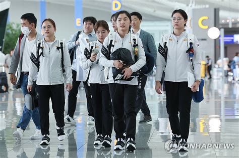 출국하는 기계체조 여자 선수단 연합뉴스