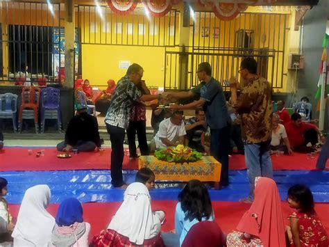 Rayakan HUT RI Ke 77 Warga RW 04 Kuta Baru Potong Tumpeng Suluhnews Id
