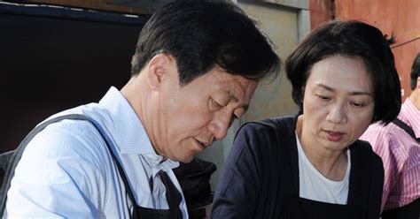 [사진]무료급식 봉사하는 정몽준 김영명 부부