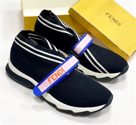 Кроссовки Fendi размер 39 цена 15 385 руб