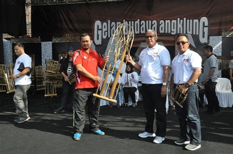 Deklarasi Kabupaten Kuningan Sebagai Kabupaten Angklung – Pemerintah Kabupaten Kuningan