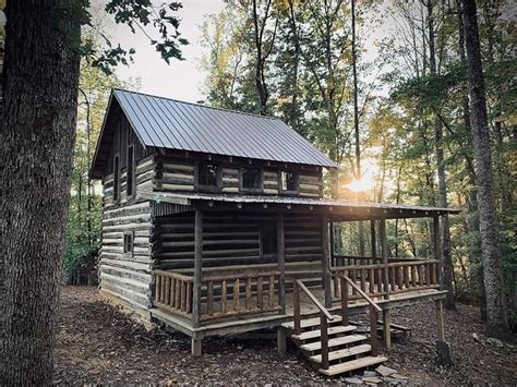 Pin By Adrienne Barnes On Log Home Inspo Log Cabin Exterior Small Log Cabin Cabins And Cottages