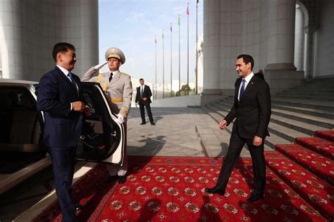 Монгол Улсын Ерөнхийлөгч У Хүрэлсүхийг албан ёсоор угтлаа Монгол Улсын Ерөнхийлөгчийн Тамгын Газар