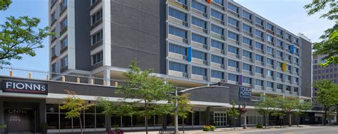 Hotels Downtown Windsor Canada Four Points By Sheraton Windsor Downtown