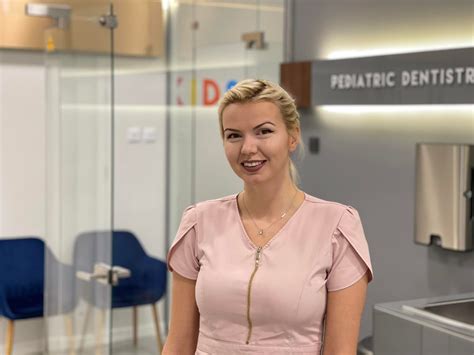 Д р Нелия Димитрова се отличава със своето мило отношение и грижовност Именно за това тя се