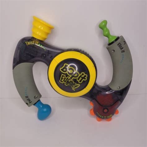 Vintage Bop It Extreme 2 Talking Handheld Game Electronic Hasbro 2002