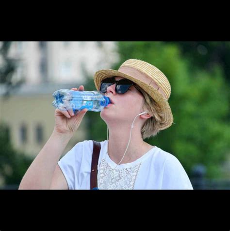 Ето кога водата в пластмасови бутилки се превръща в отровен коктейл За Жената