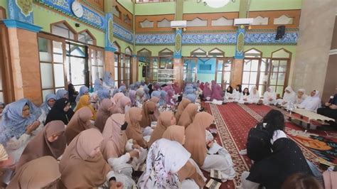 Momen Syukuran Dan Doa Ibunda Citra Kirana Berangkat Haji